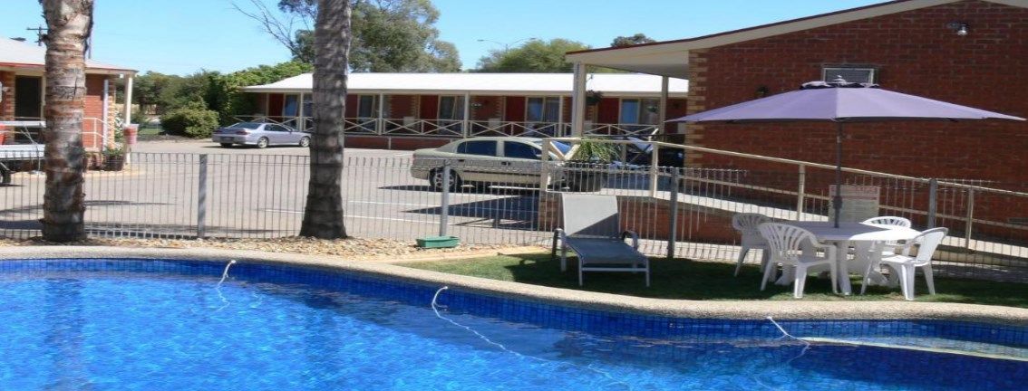 OLD COACH MOTOR INN:Home