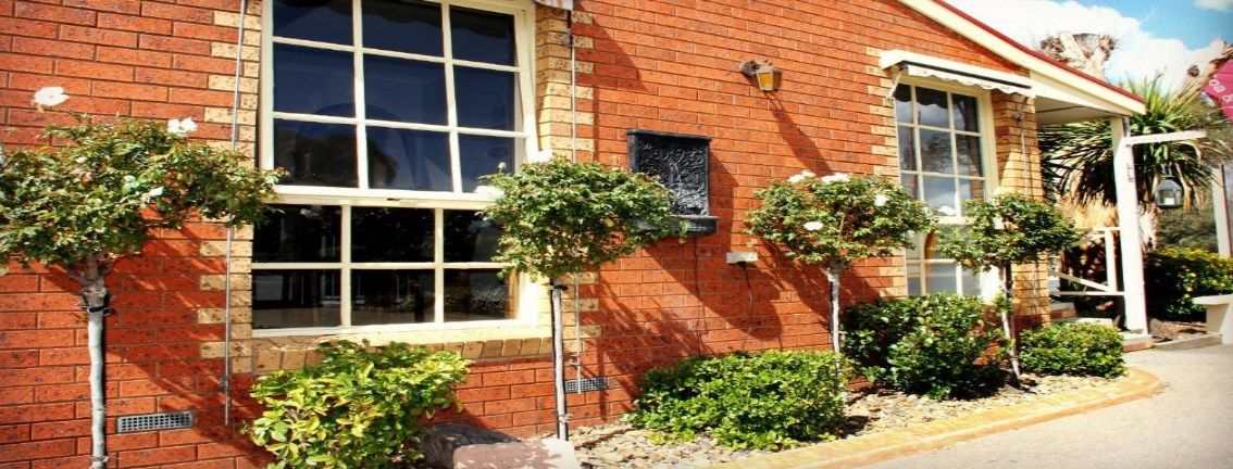 OLD COACH MOTOR INN:Home