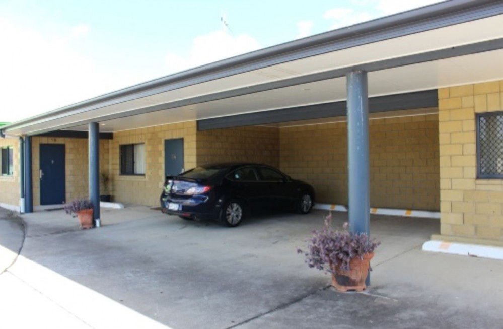 Bookings247: Westside Tavern & Motel