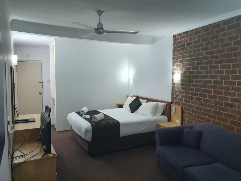 Moonraker Motor Inn:Home