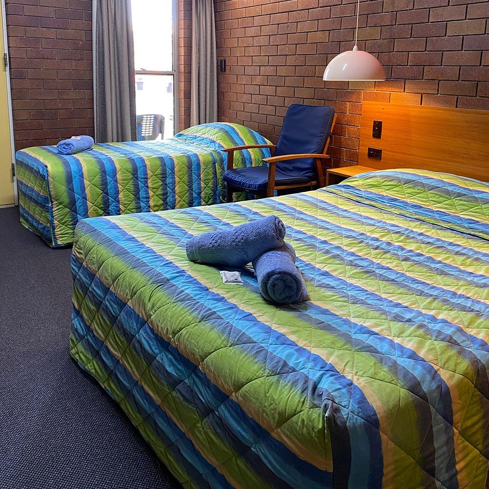 Booking2: Golden West Motor Inn